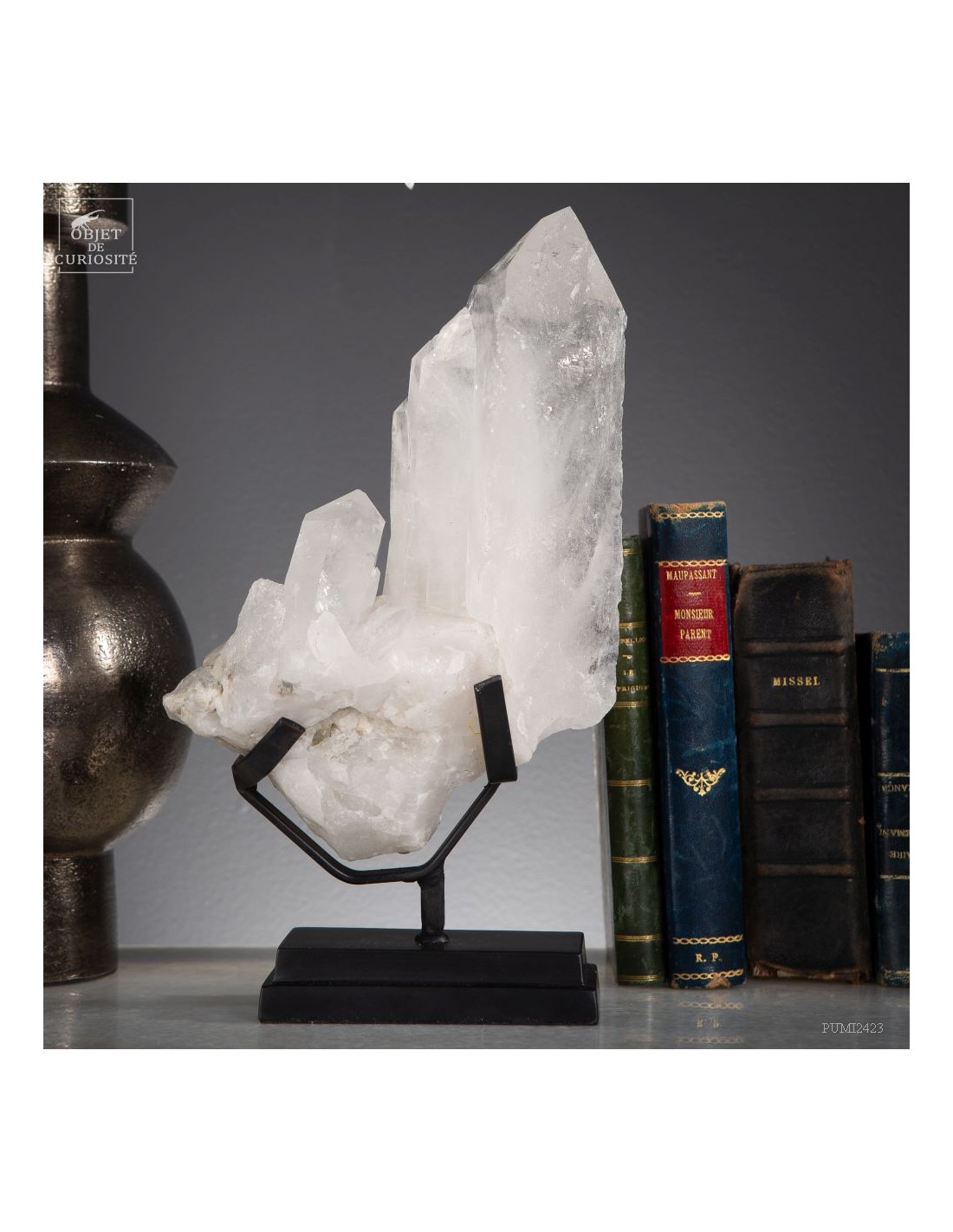 White crystal macle (4kg), black base